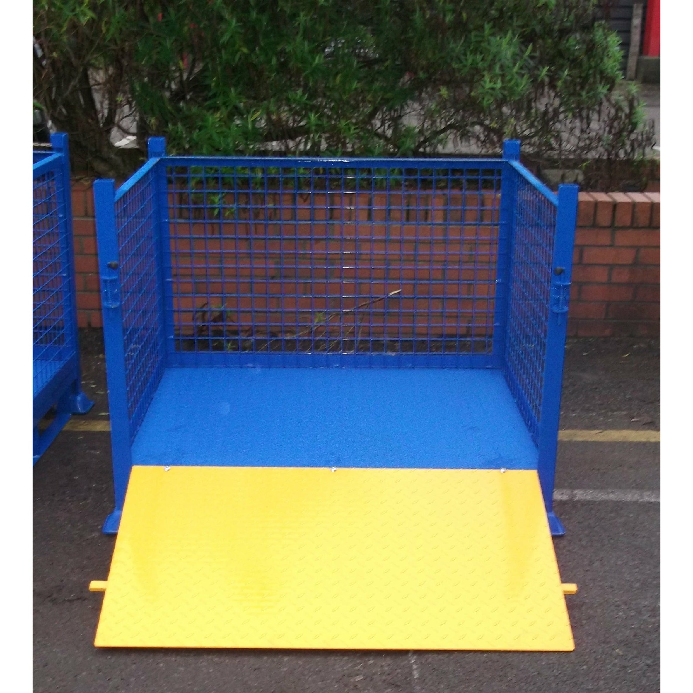 Stackable Stillage with Loading Ramp | Blue Trolley — Bluetrolley.com