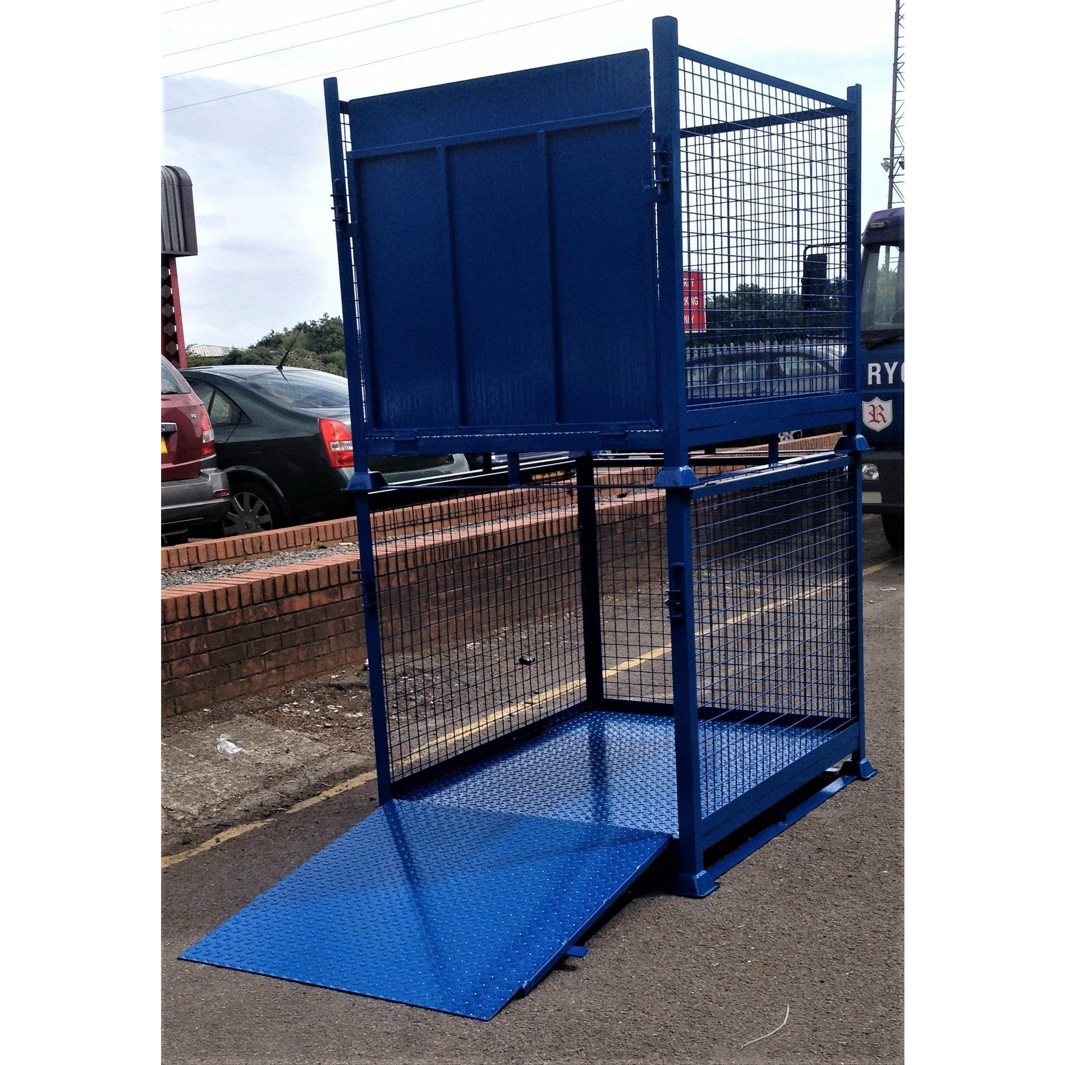 Stackable Stillage with Loading Ramp | Blue Trolley — Bluetrolley.com